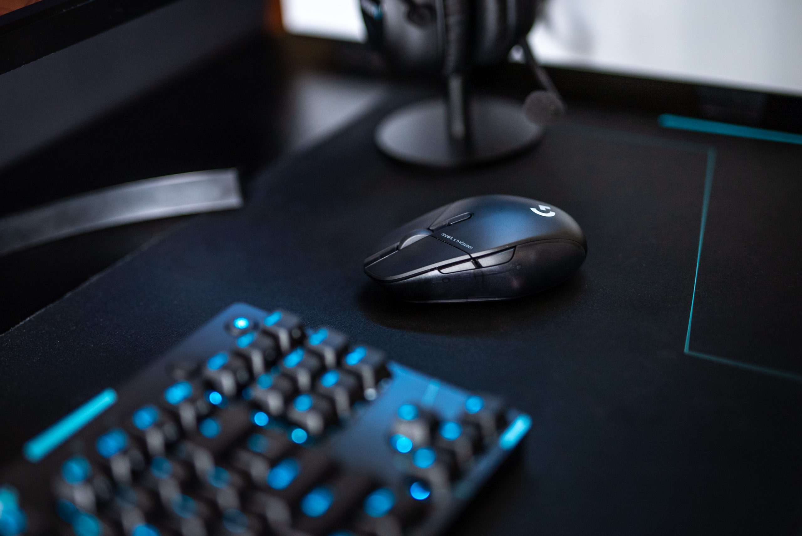 LOGITECH G ET SHROUD PRÉSENTENT LA SOURIS DE JEU SANS-FIL LOGITECH G303 ...